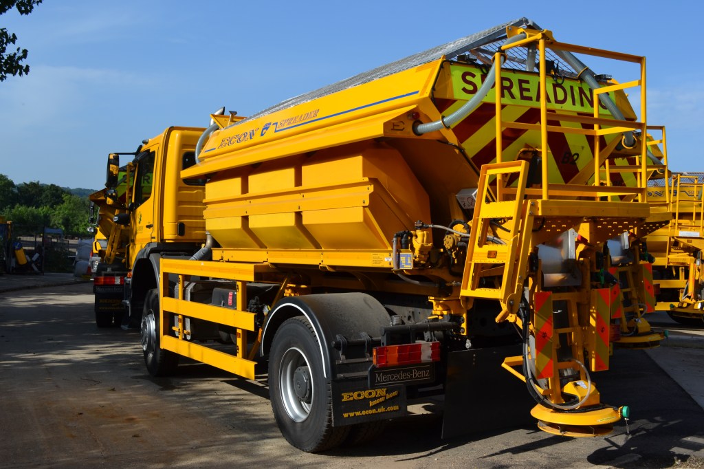 Gritters head out for the first time this winter | Surrey News